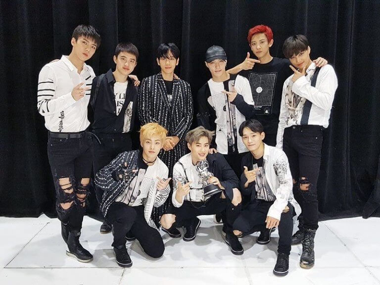 Fancafe, fanclub, fansite, fansign, fandom là gì?... 10 thuật ngữ fan ...